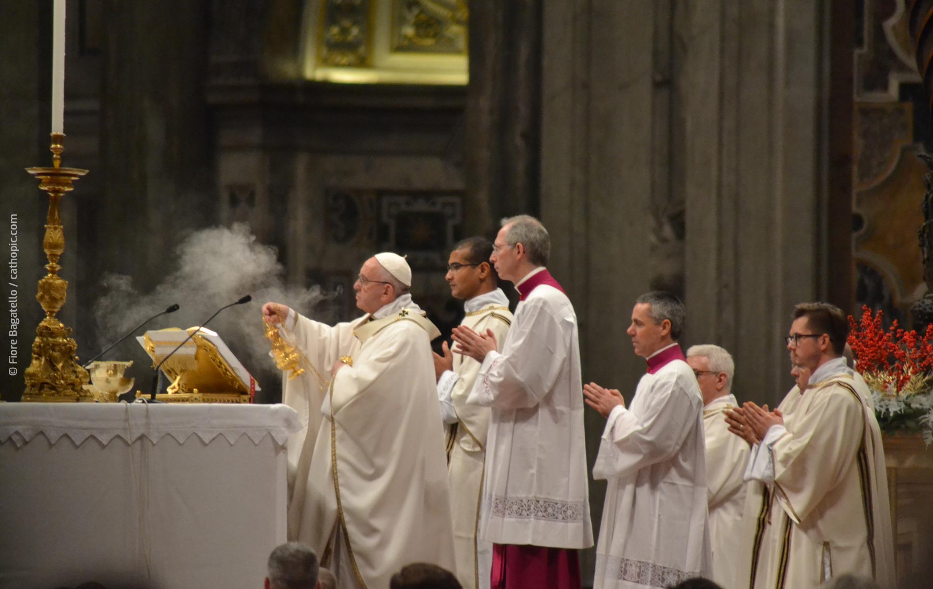 Papa celebra Missa de Corpus Christi na Basílica de São Pedro